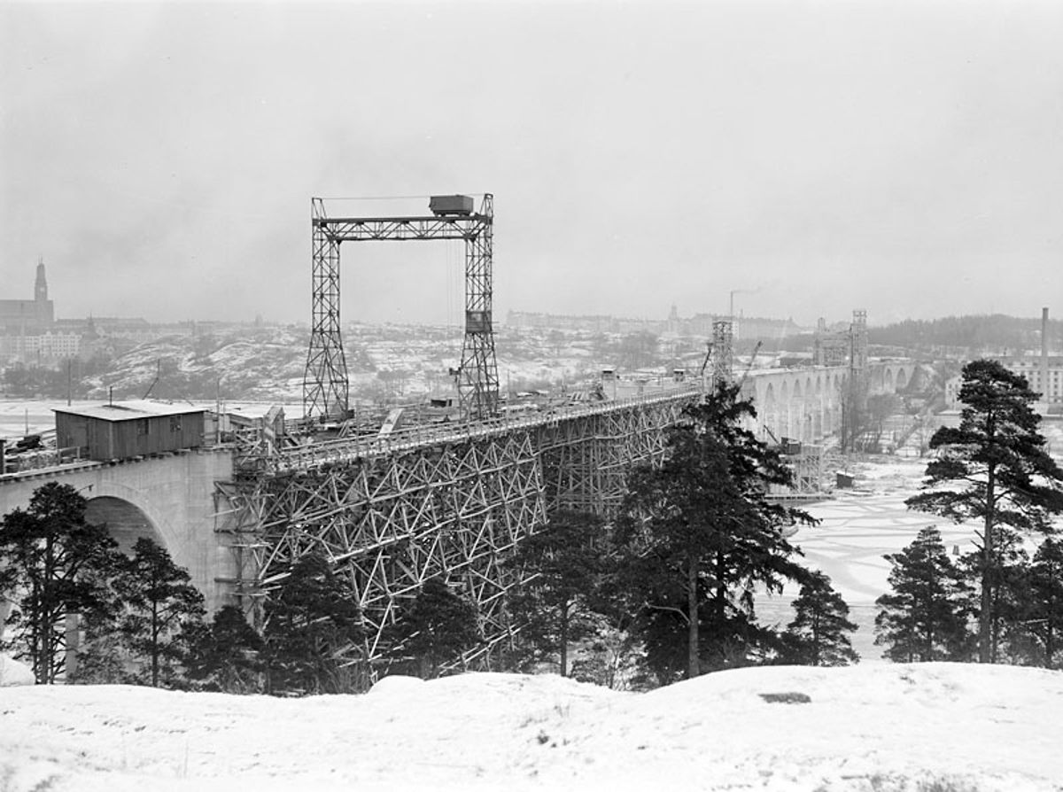 Årstabron under byggnad. Nuvarande Östra Årstabron - Stockholmskällan