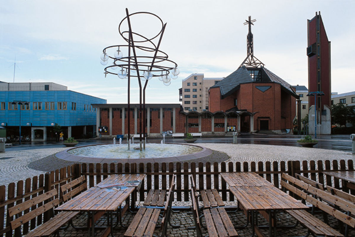 Kista Torg med Kista kyrka - Stockholmskällan