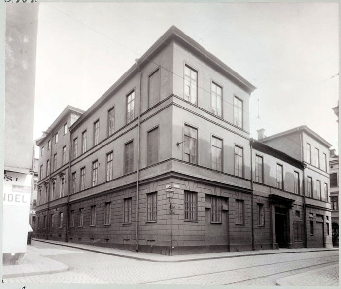 Gamla posthuset hörnet mot Yxsmedsgränd och Munkbrogatan - Stockholmskällan