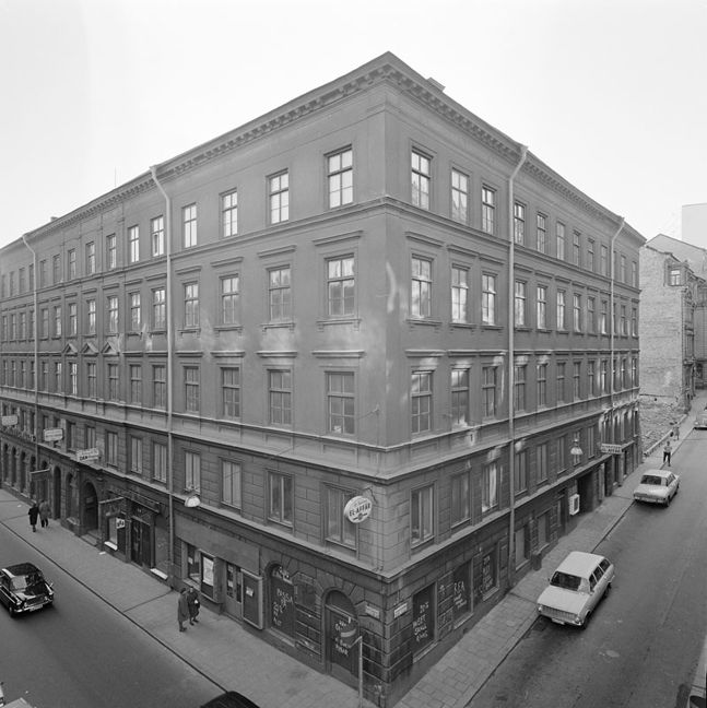 Hörnet av Regeringsgatan 59 och Jakobsbergsgatan 29 (t.h ...