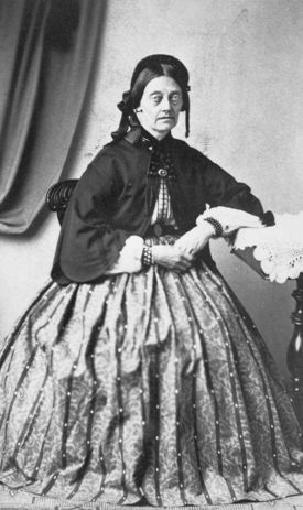 Fem dräkter. Dammode från mitten av 1850-talet - Stockholmskällan