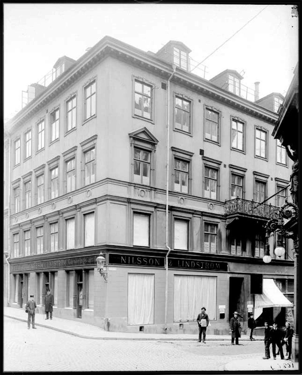 Hörnet av Malmskillnadsgatan 34 och Hamngatan 30 - Stockholmskällan