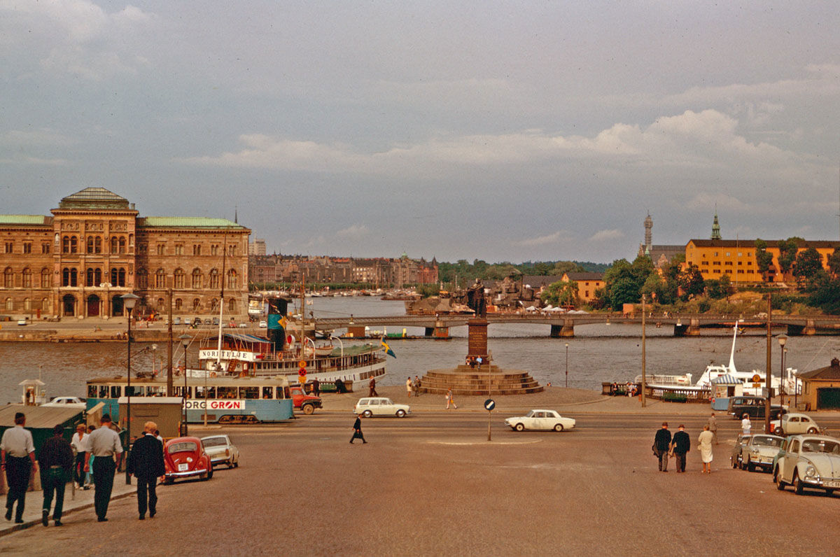 Skeppsbron från Slottsbacken 1966 - Stockholmskällan