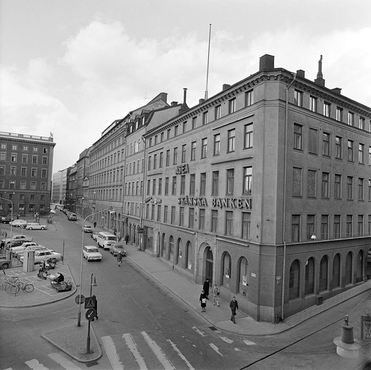 Brunkebergstorg norrut. T.h. Herkulesgatan österut från Brunkebergstorg ...