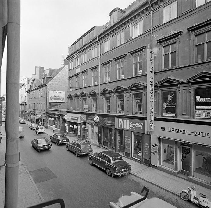 Regeringsgatan 28-30 norrut - Stockholmskällan