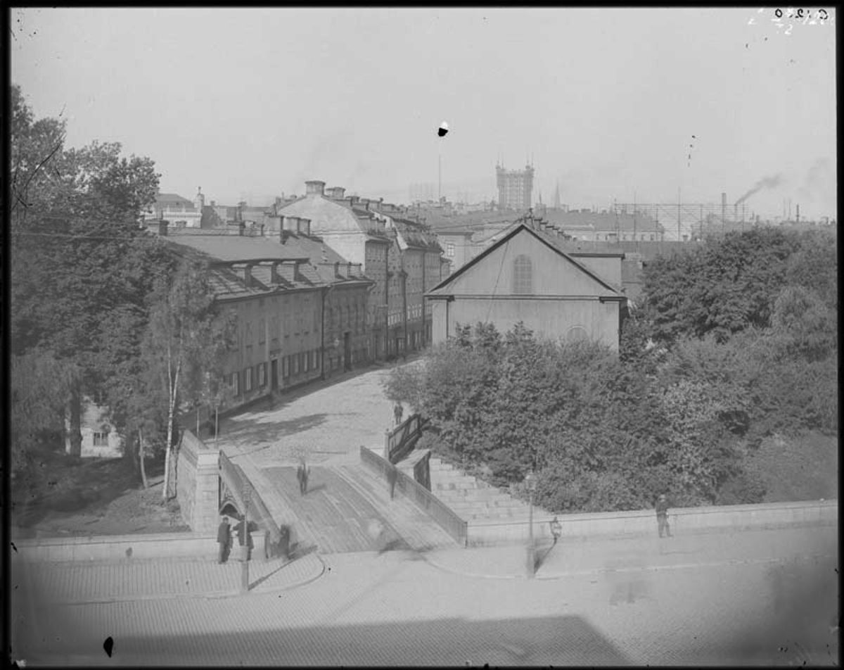 Gamla Norrbro sedd från Slottet. I förgrunden Mynttorget - Stockholmskällan